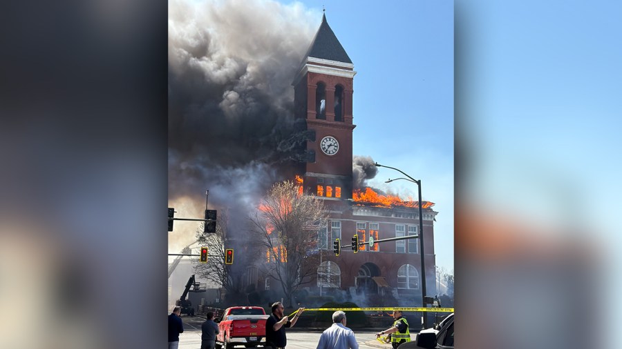 Fire breaks out at historic Georgia courthouse