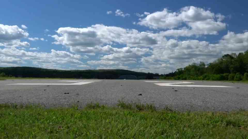 Watch how this aircraft landed on a 2,000 foot runway surrounded by ...