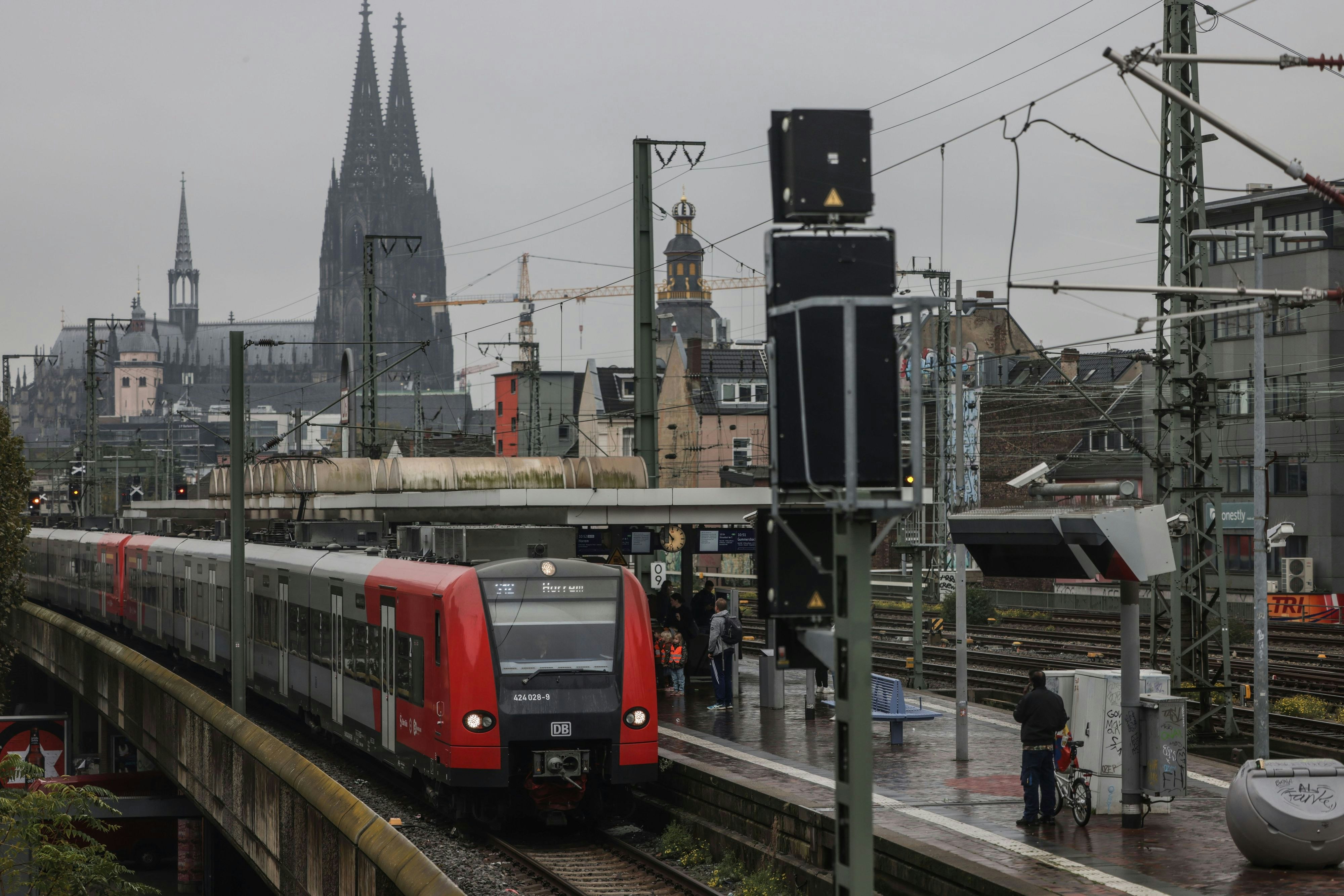 Verspätungen nud Ausfälle: Signal-Defekt behindert Zugverkehr in Köln