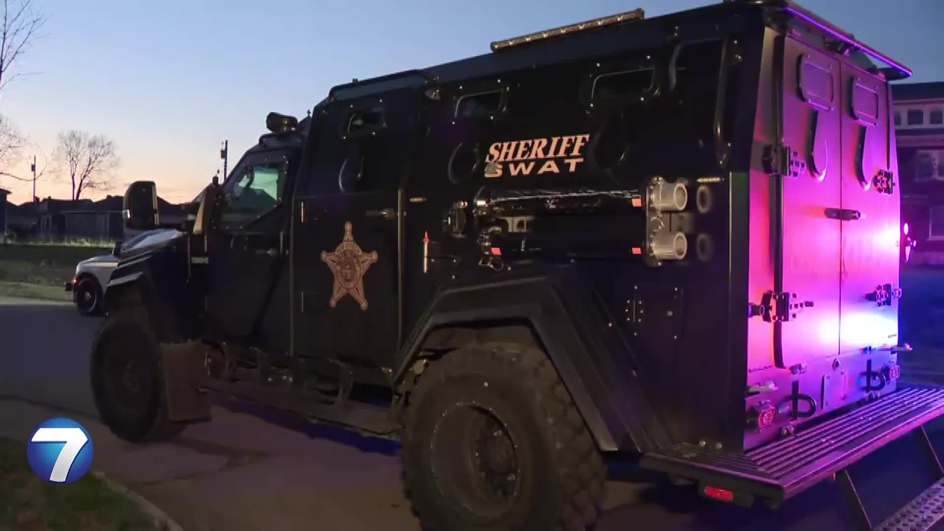 Man in custody after US Marshals serve warrant in Dayton neighborhood