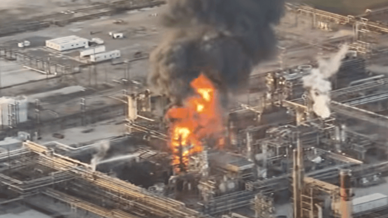 Huge explosion at oil refinery rocks US state as residents told to take ...