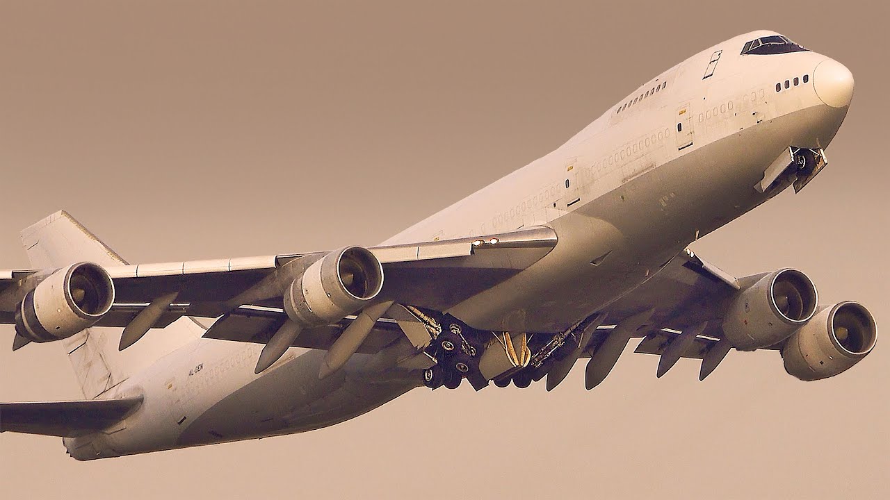 Watch 400,000 pound cargo jets take off - "Heavy power"
