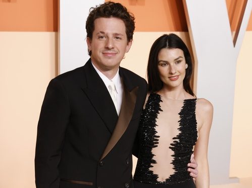 Ο Charlie Puth και η Brooke Sansone έγιναν γονείς για πρώτη φορά