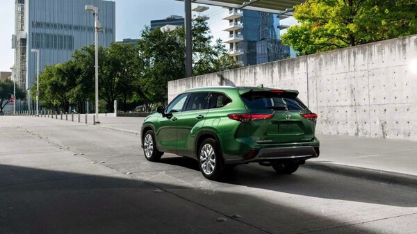 Toyota recalls 550,057 Highlander SUVs over structural seatback locking ...