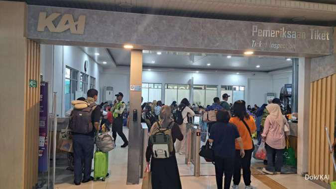 Tiket kereta api arus balik Lebaran 2026 ludes 93%, okupansi tembus 150%