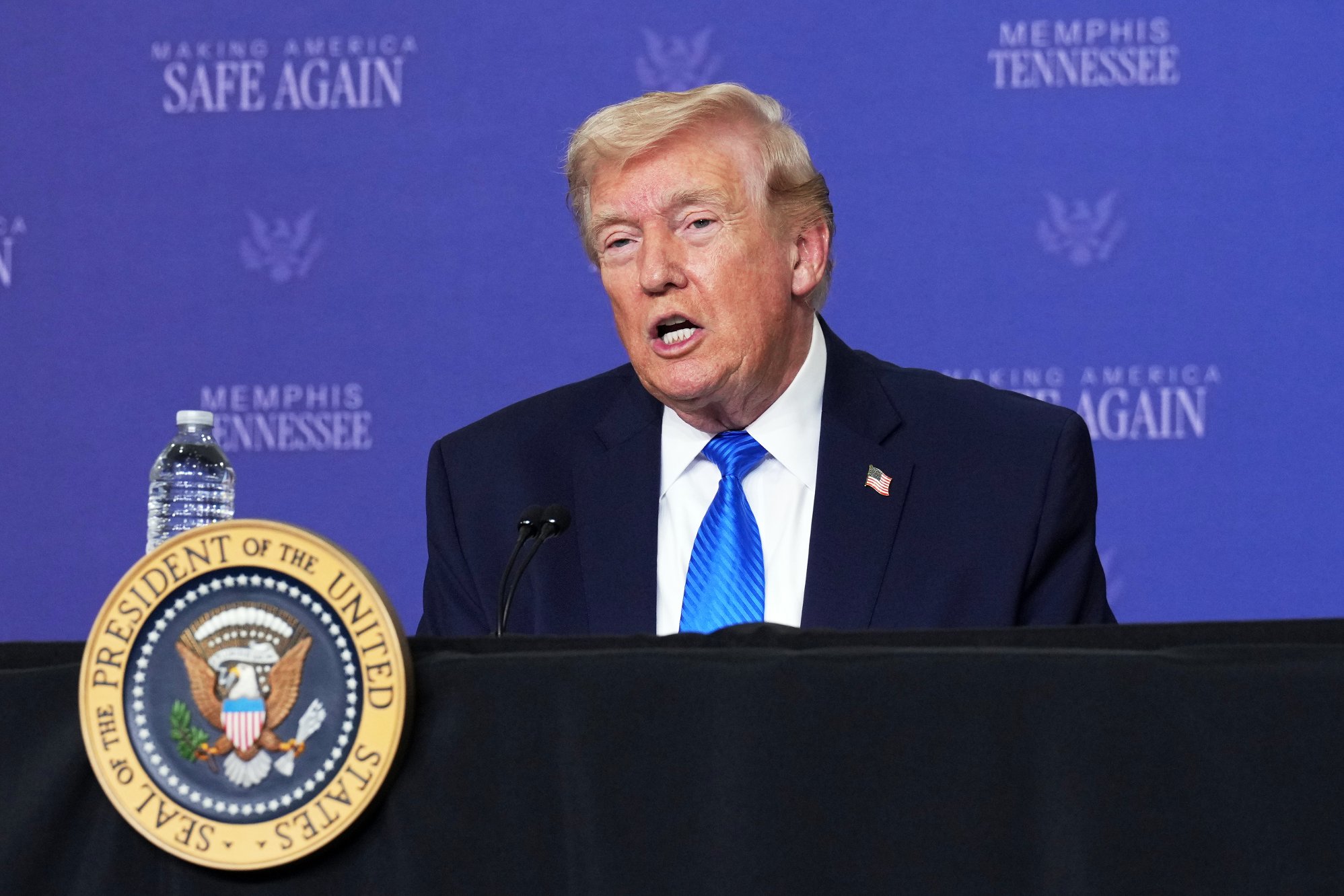 Aksjesalg for milliarder i forkant av Trump-innlegg om Iran-samtaler