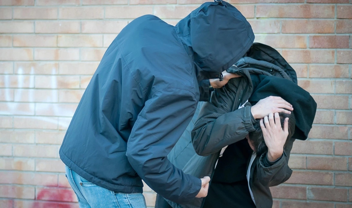 Στα χέρια της ΕΛΑΣ 19χρονος που εκβίαζε ανηλίκους: Απέσπασε πάνω από 11 ...