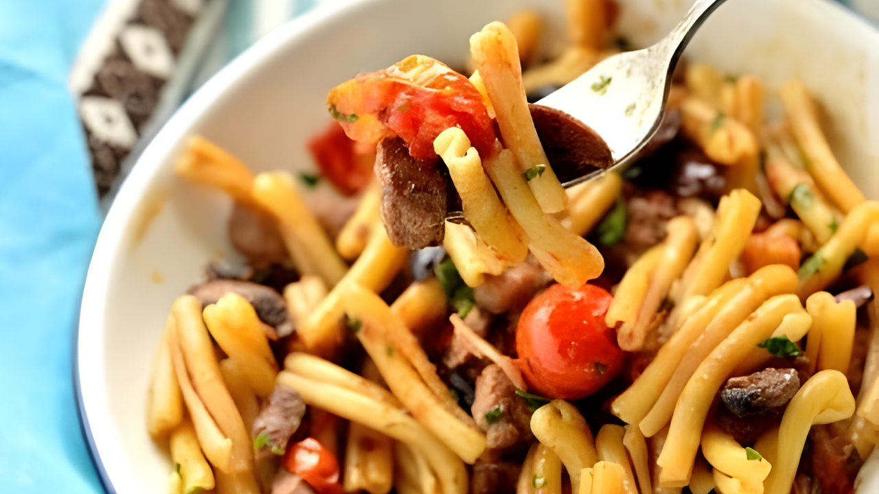 Pasta al tonno alla eoliana: ricetta siciliana facile e saporita della ...