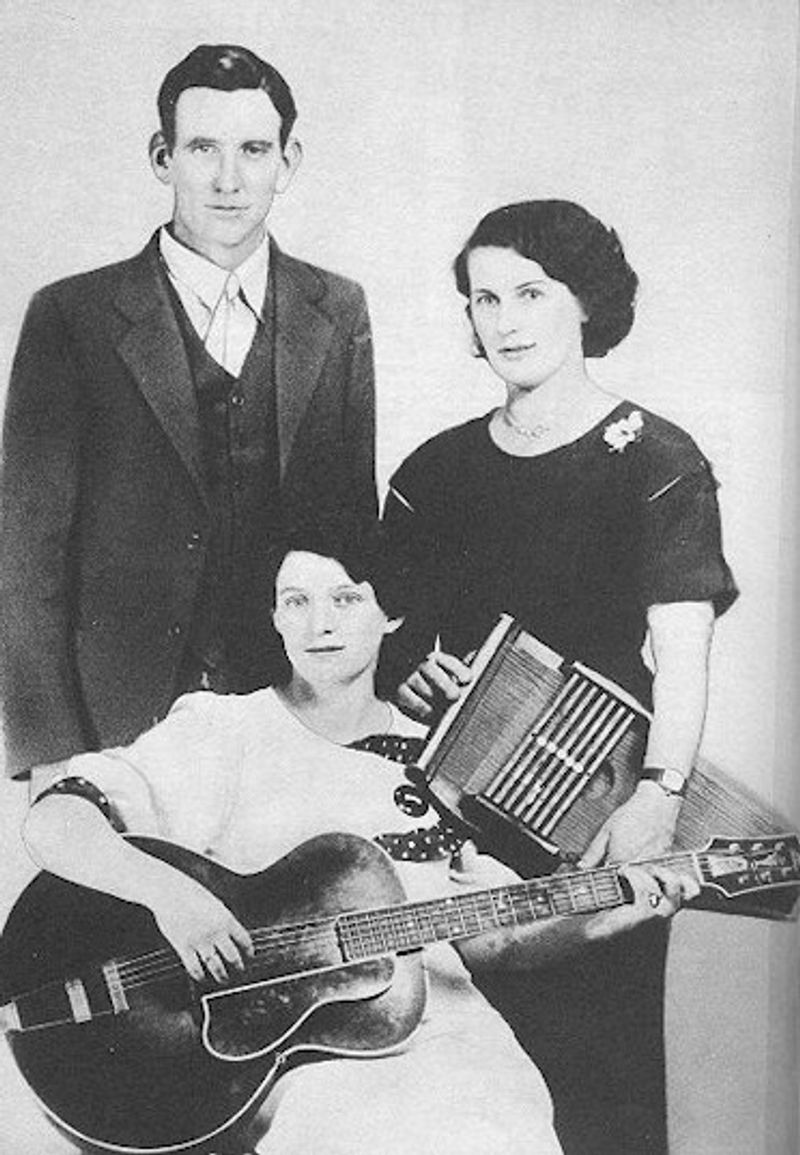 17 country music duos & groups that shaped the sound of Nashville