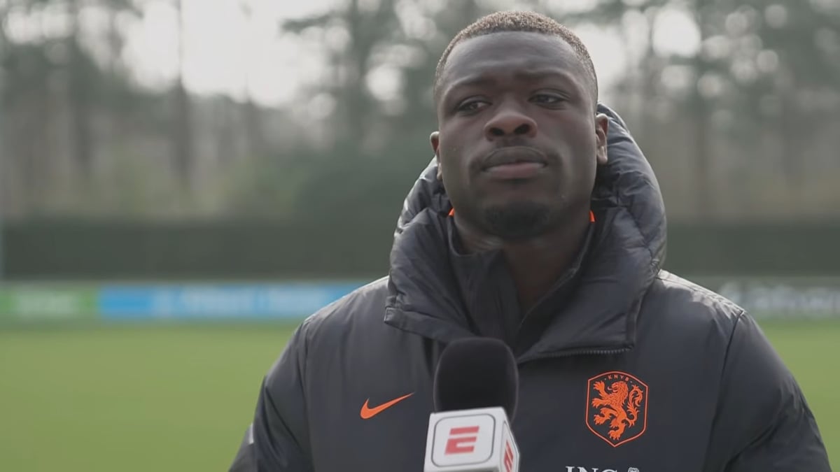 Wat neemt Brian Brobbey Francesco Farioli kwalijk? Hij wijst met ...