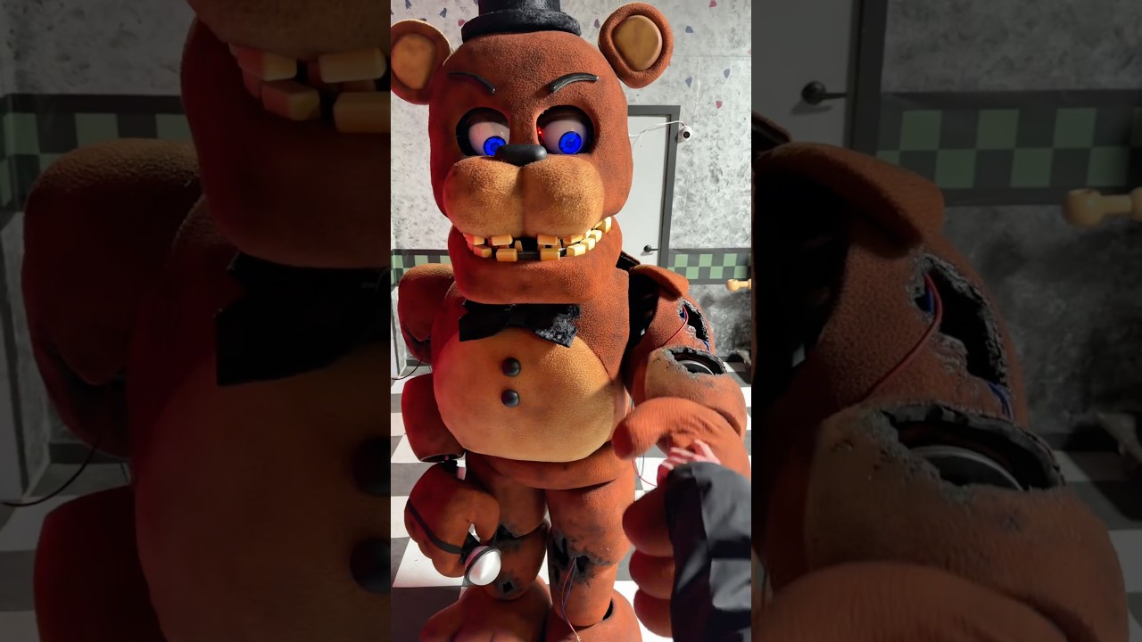 I recreated a FNAF 2 set in real life! 🎉