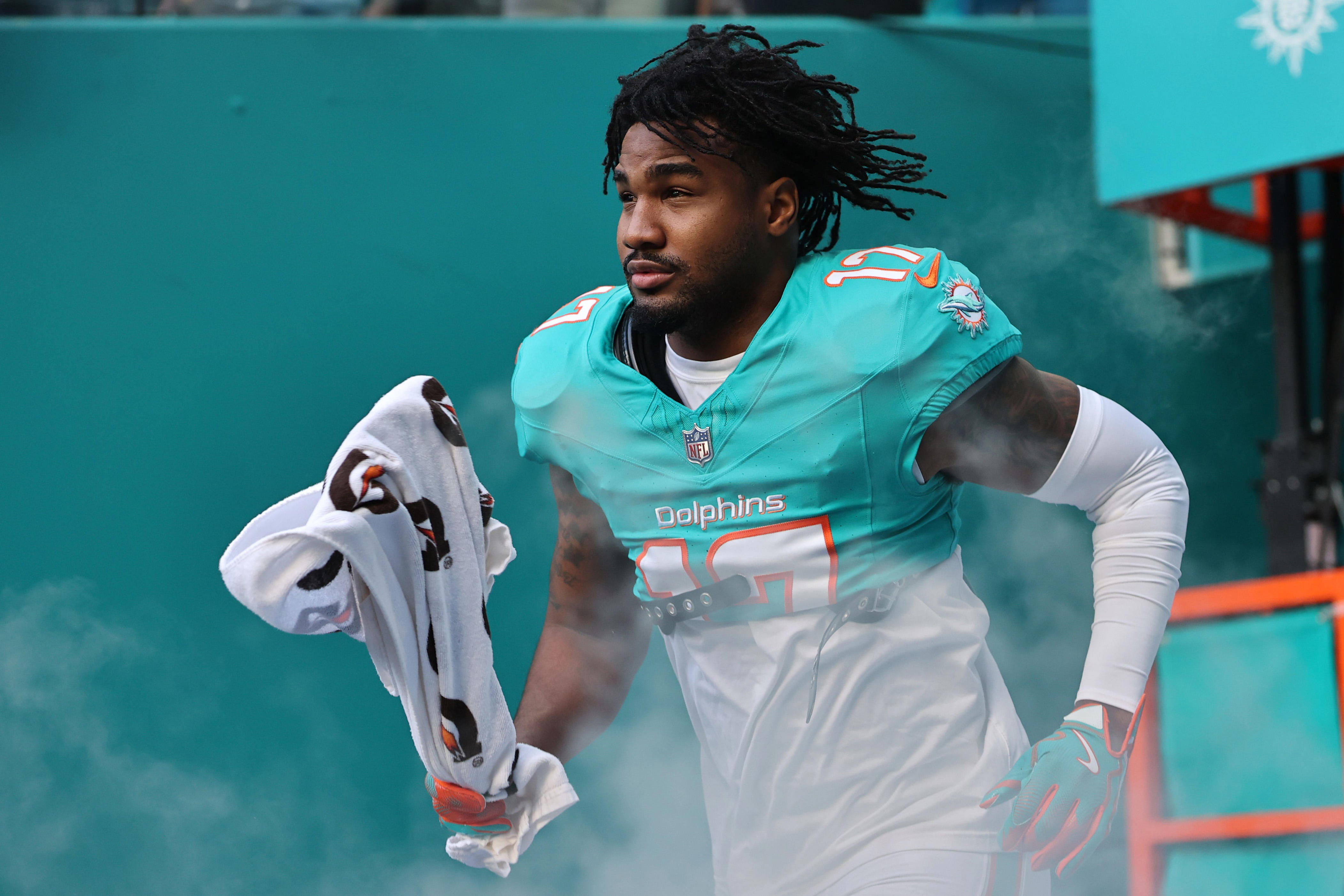 Broncos restructure Jaylen Waddle's contract for salary cap purposes