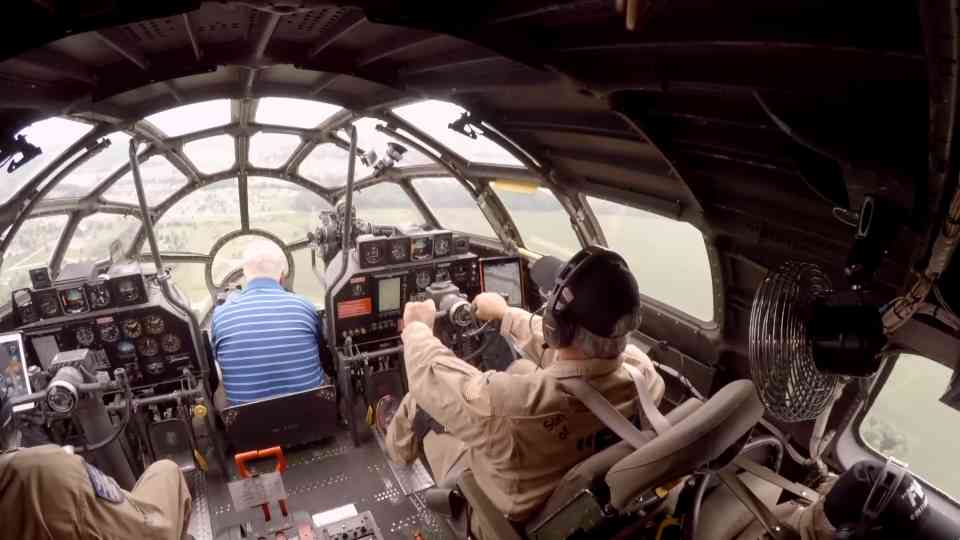 Watch this 140,000 pound aircraft from the inside - full experience