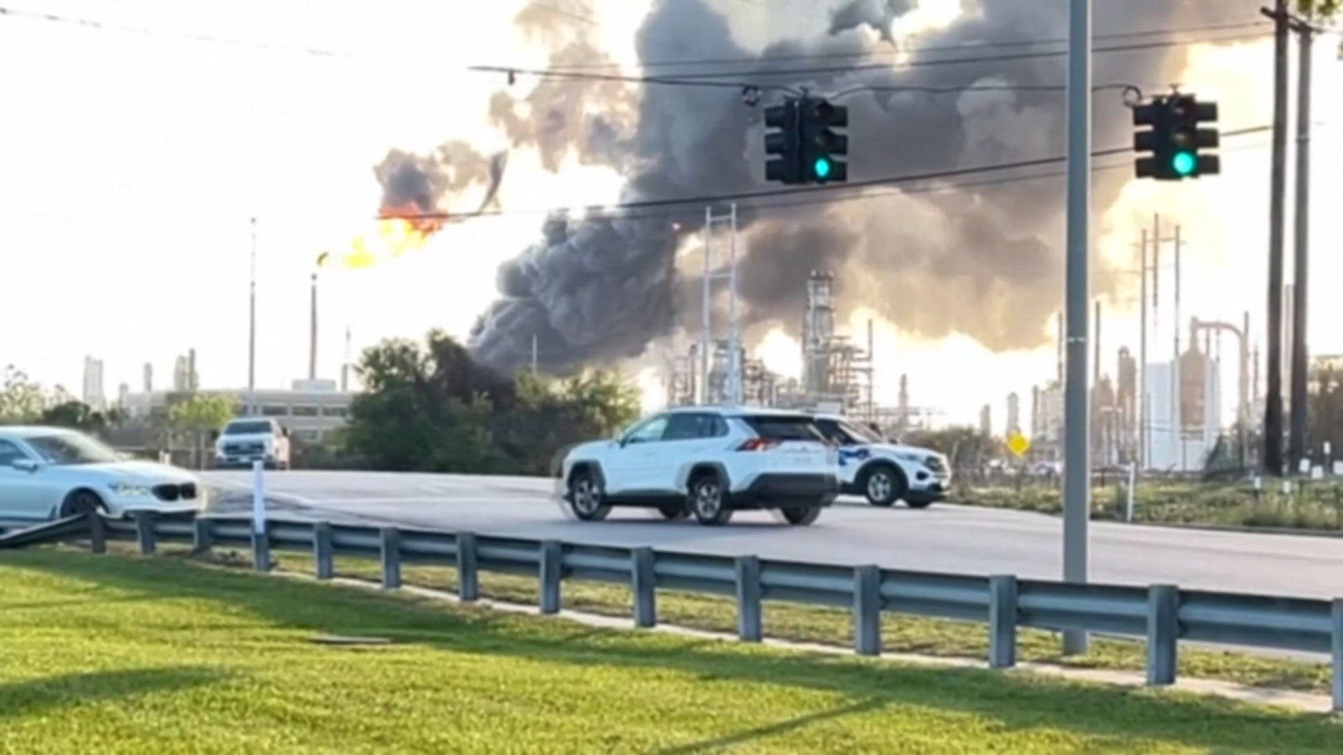 Explosion at southeast Texas Valero refinery triggers shelter-in-place ...