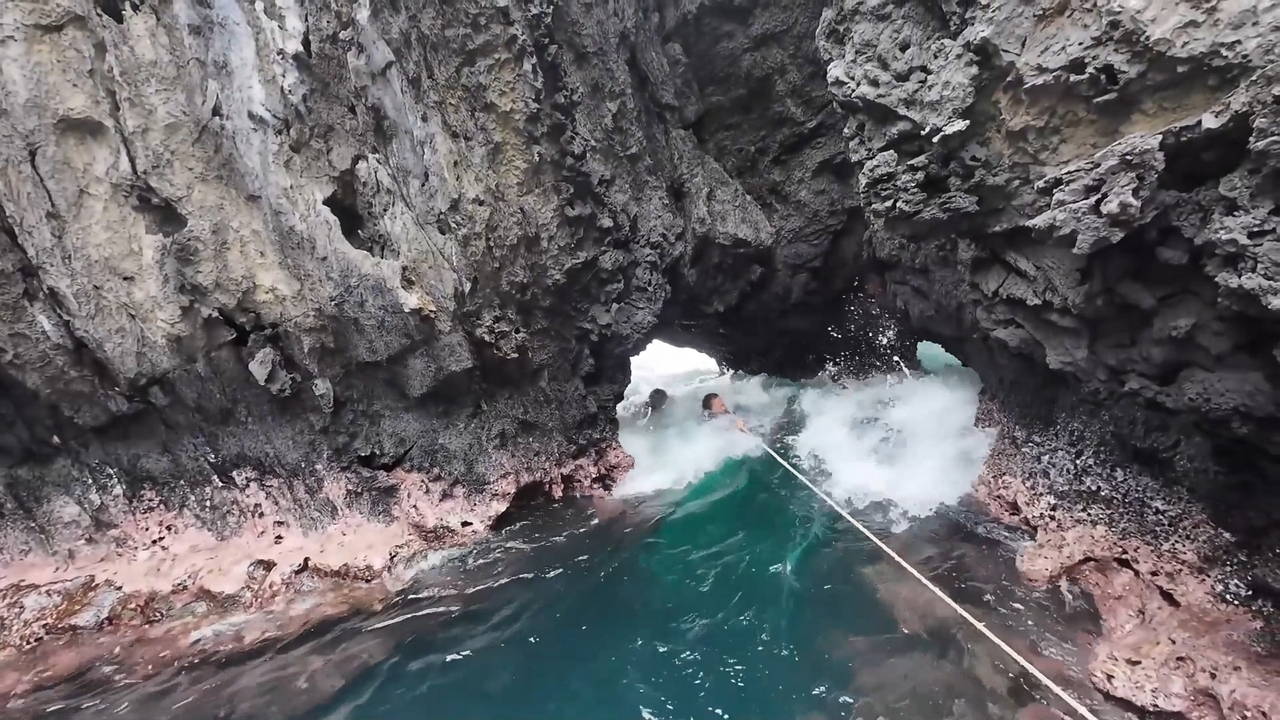 Strong wave causes tense moment at Secret Beach in El Nido, Palawan ...