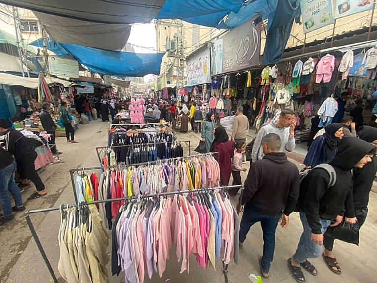 Exclusive: In Gaza’s ‘no change’ market, small banknotes vanish and ...