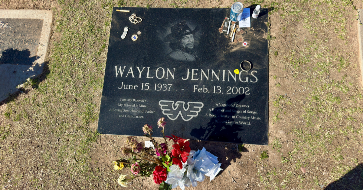 Most fans don't realize Waylon Jennings is buried in Arizona