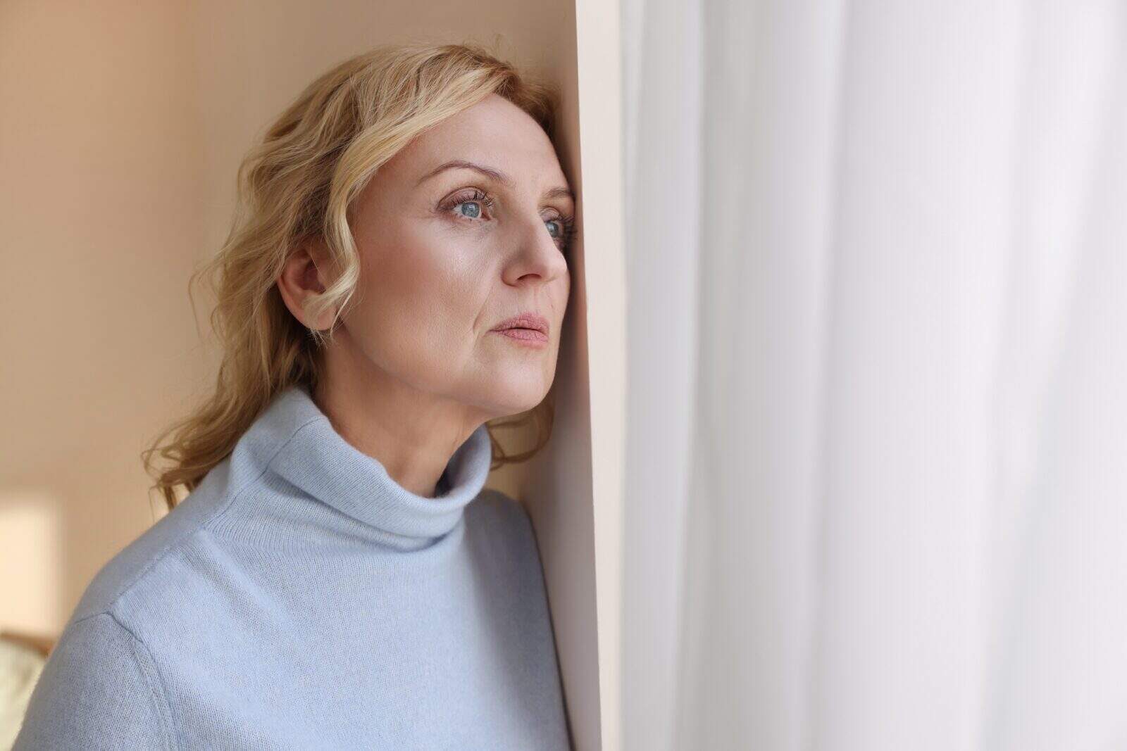 12 silent struggles many boomer women deal with behind closed doors