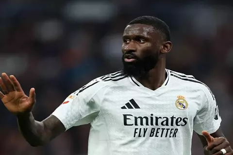 رسميا.. ريال مدريد يجدد عقد روديجر