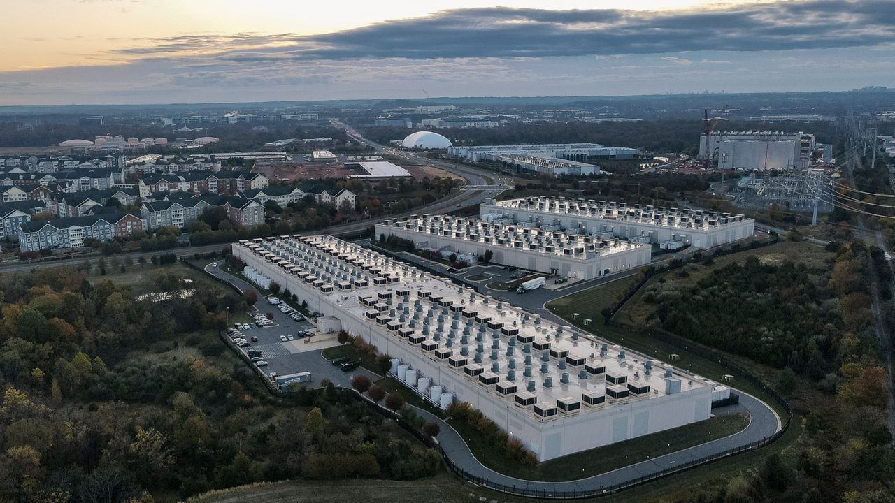 Amazon unveils 'Resilient Network Graphs' data center network that cuts ...