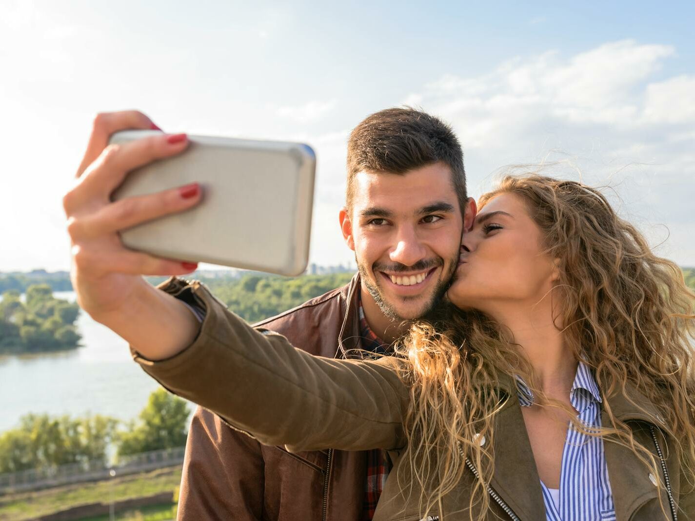 20 things happy couples do differently that make relationships last