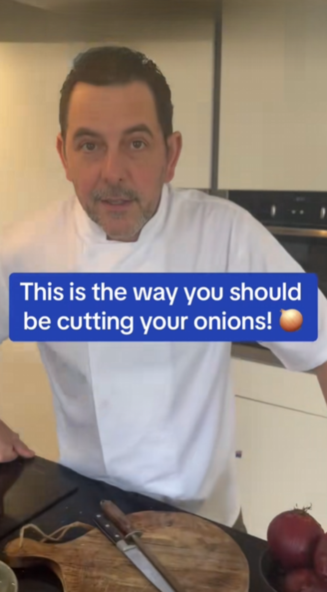 Onion cutting trick that saves time and effort in the kitchen