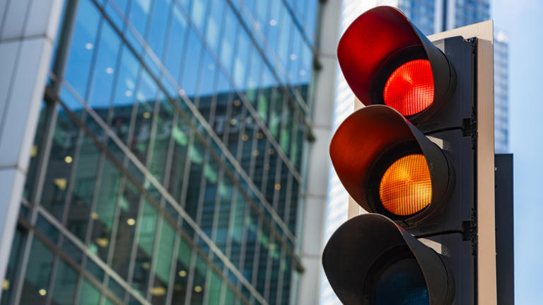 Why there are no countdown timers on traffic lights in the US