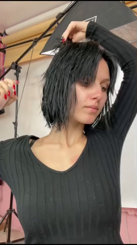 Dyeing my hair jet black and finishing with glam makeup