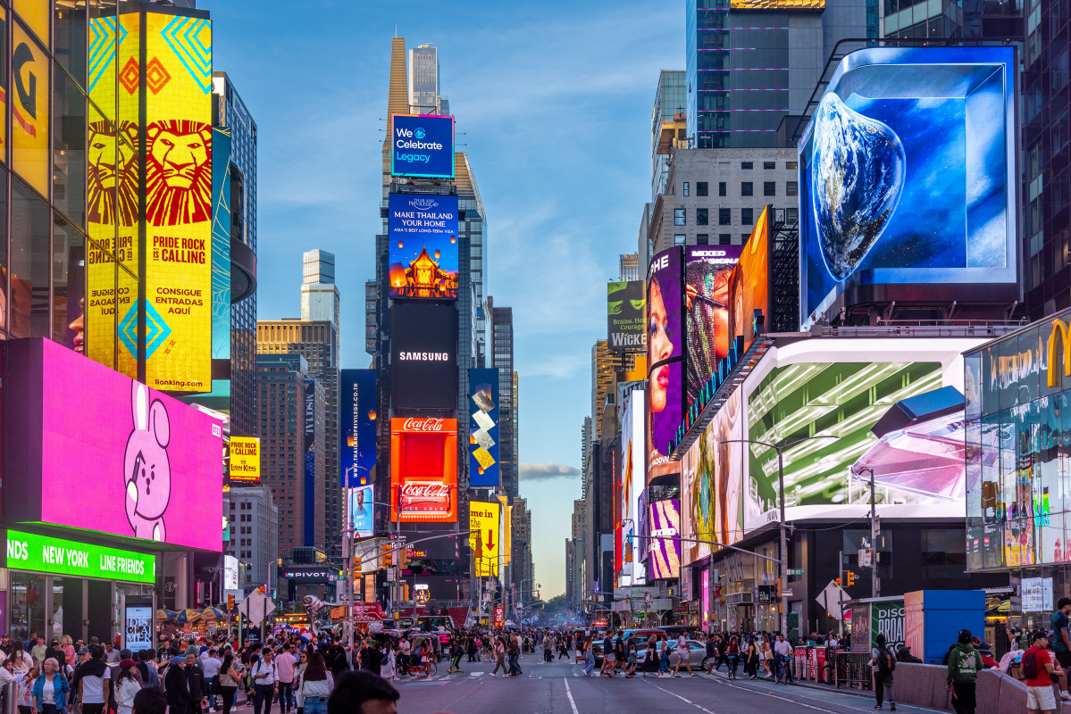 Planet Hollywood’s $100 million entertainment hub declares war on Times ...