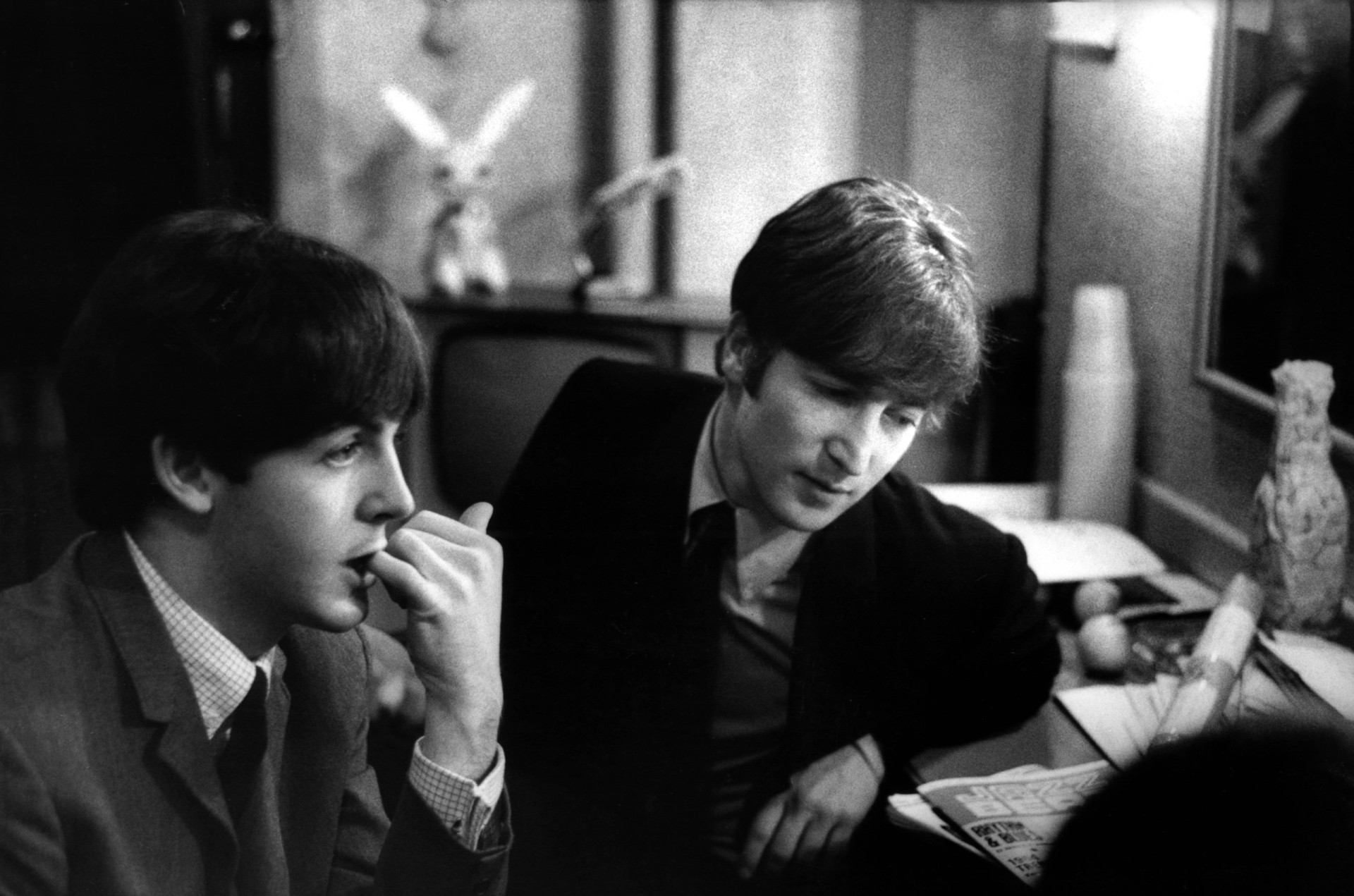 Rare vintage photos of artists backstage