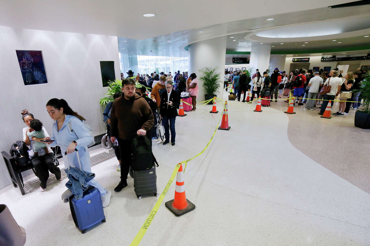 United offers Houston IAH customers opportunity to rebook flight for ...