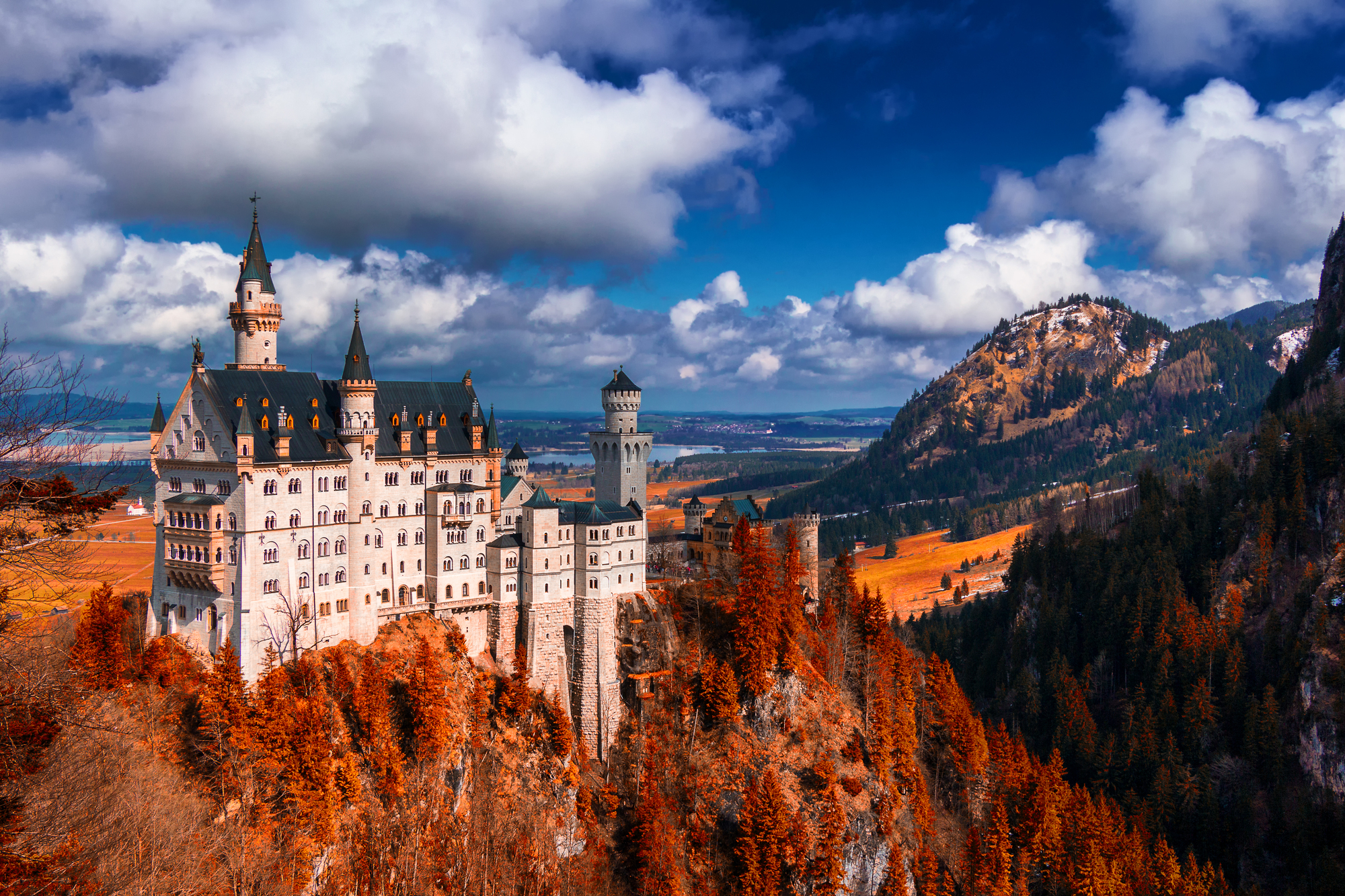 Photos of 16 famous landmarks and how long it took to build