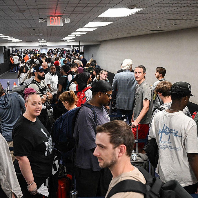 What it's like to stand in TSA line during DHS funding fight