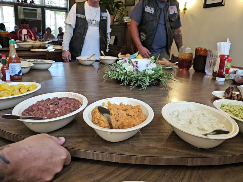 This Mississippi landmark is hosting a hearty family-style feast around ...
