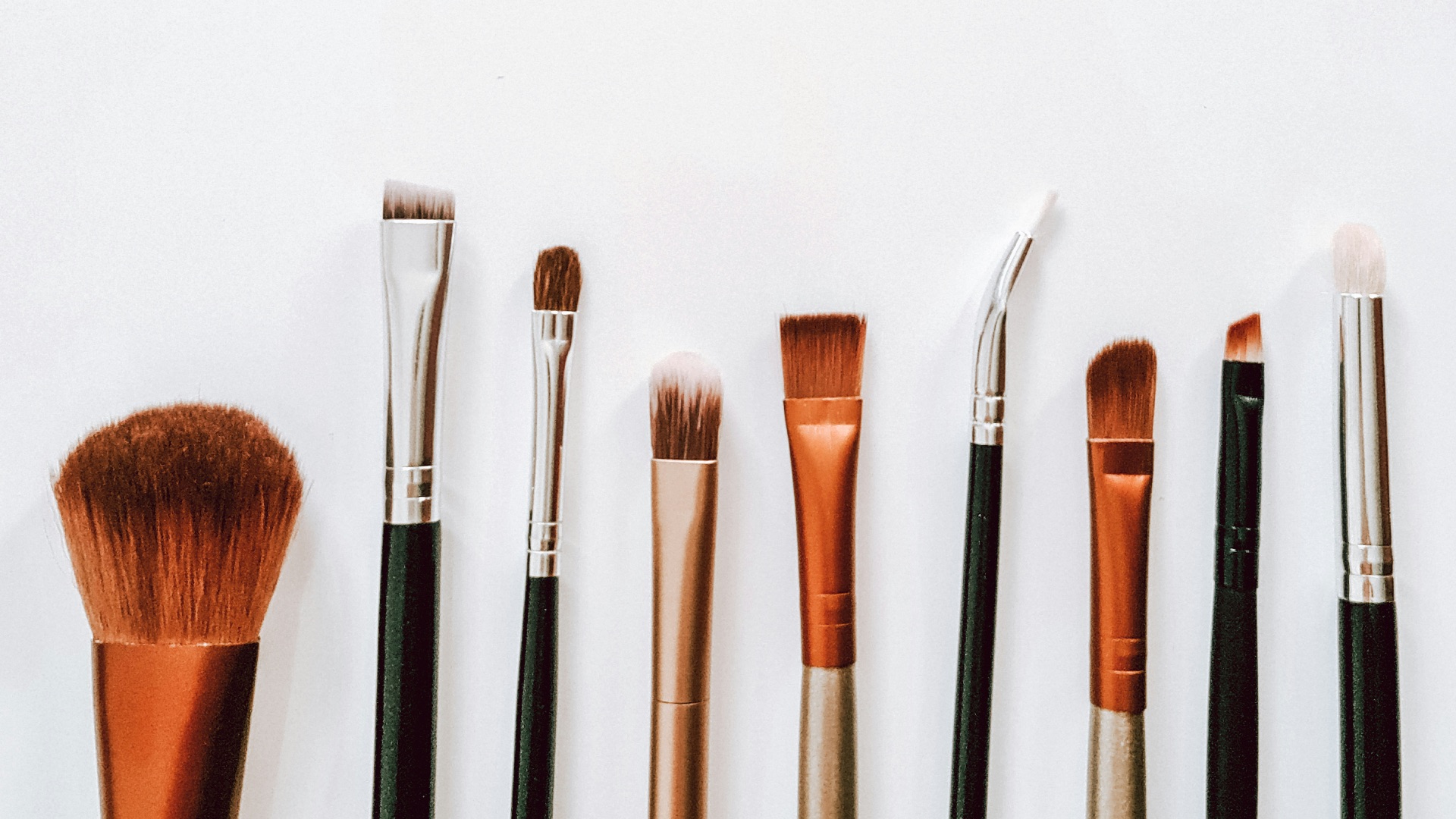10 useful must-have makeup brushes & 10 you don't need