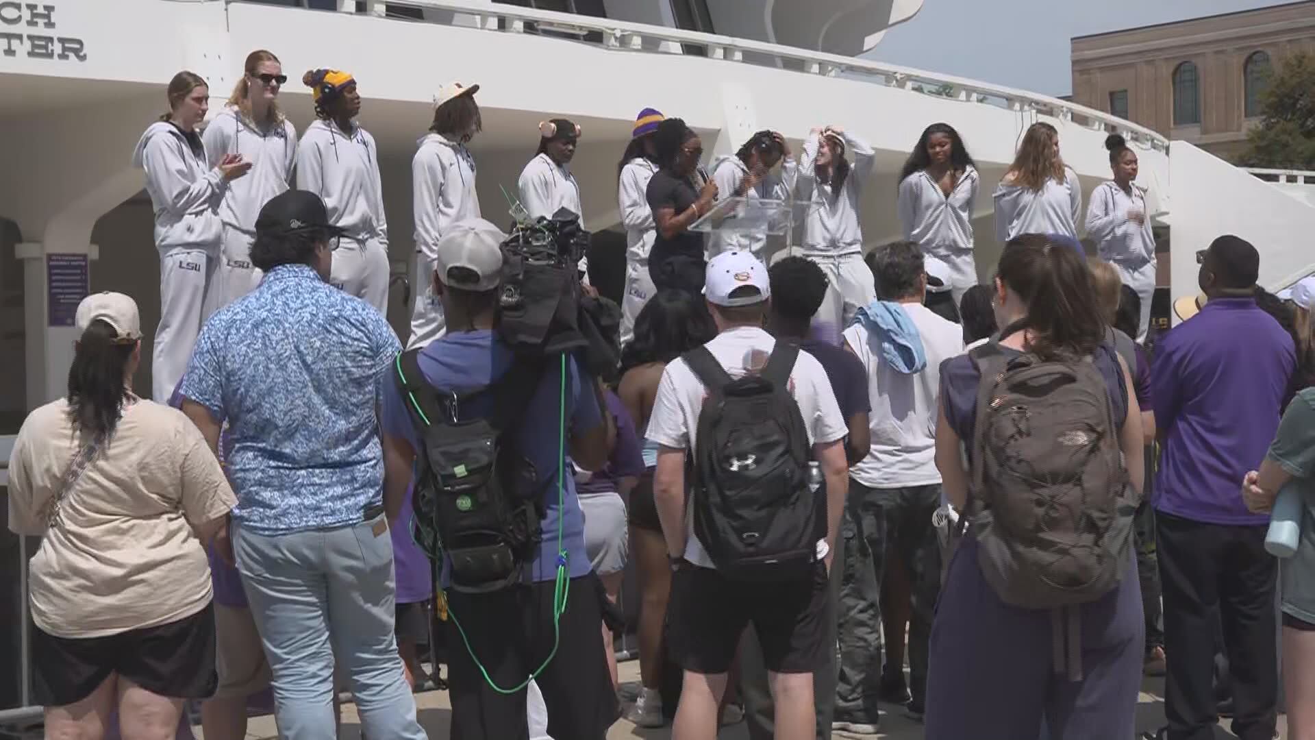 Fans send LSU women’s basketball team off to Sweet 16 in Sacramento