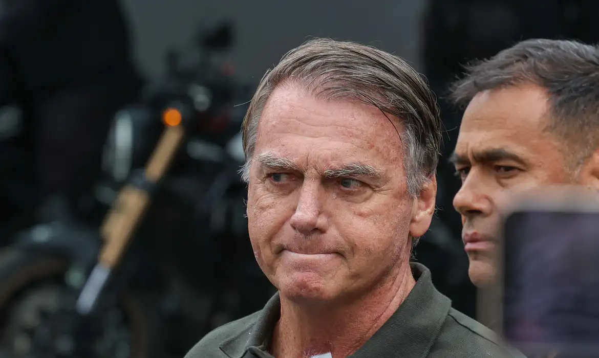 Bolsonaro diante de uma domiciliar construída para ser revista e revogada