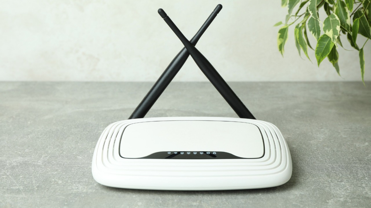 FBI warns older Wi-Fi routers may be vulnerable to AVrecon malware