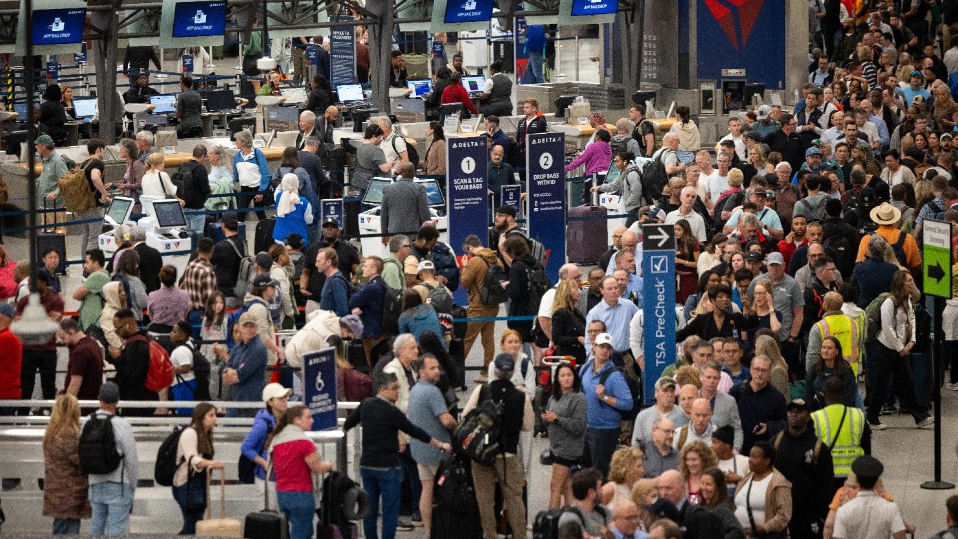 Traveler says he spent 9 hours waiting in TSA line in Atlanta