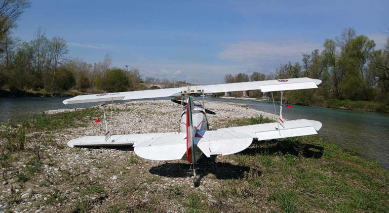 Aereo ultraleggero costretto all'atterraggio d'emergenza si posa sul ...