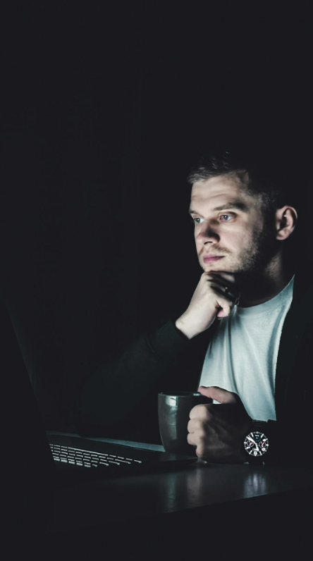 The laptop photo idea that instantly looks creative