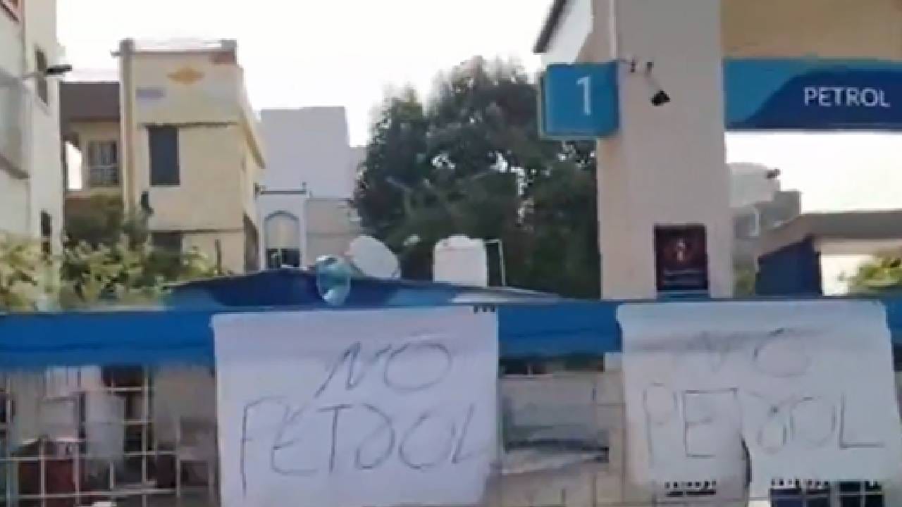 'No stock' boards at petrol bunks in Hyderabad; petrol dealers issue ...