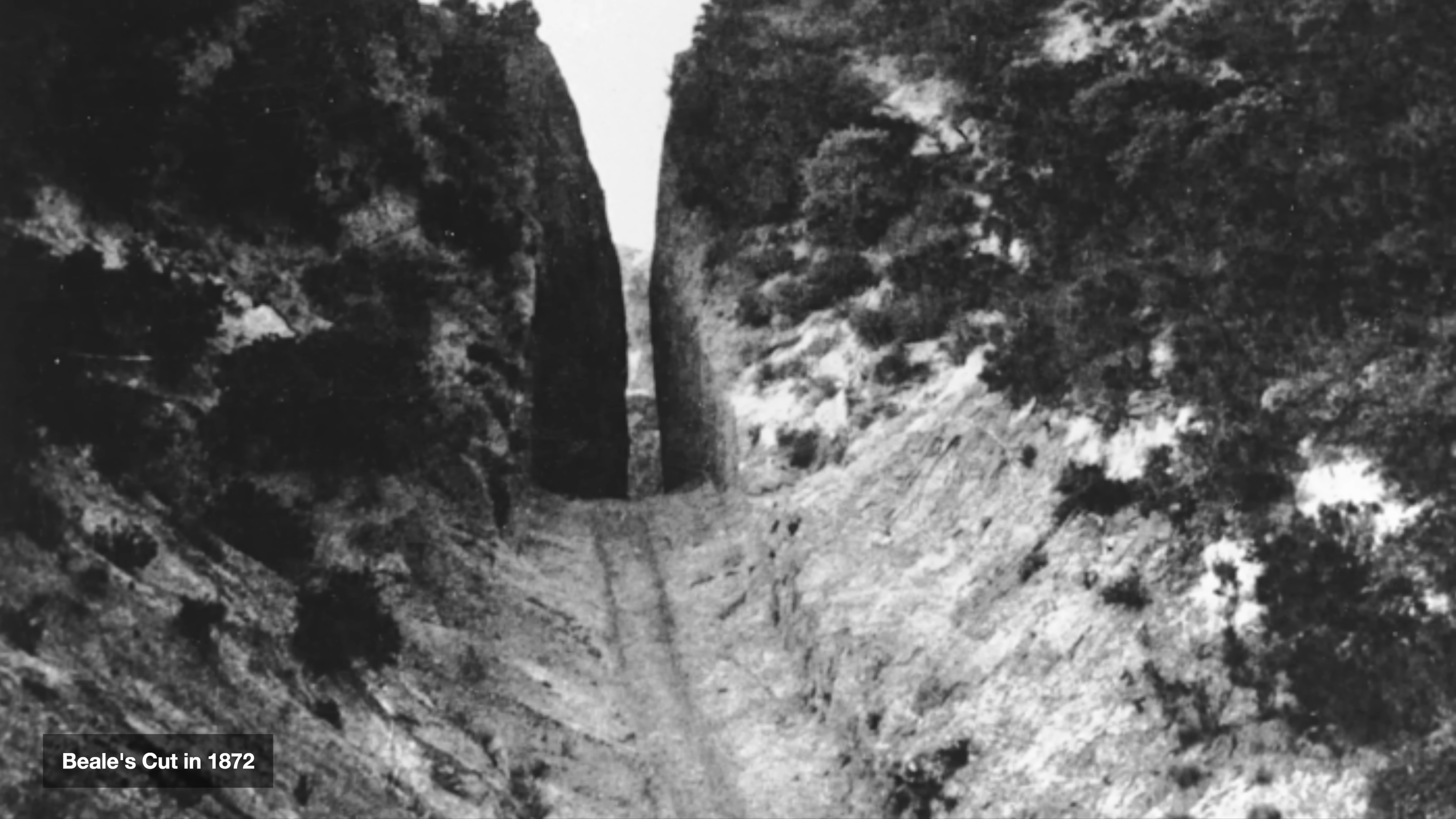 20 men carved a passage by hand to cross an impossible mountain