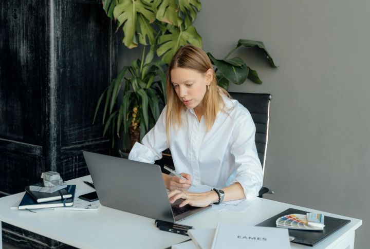 20 easy side hustles anyone over 50 can start today
