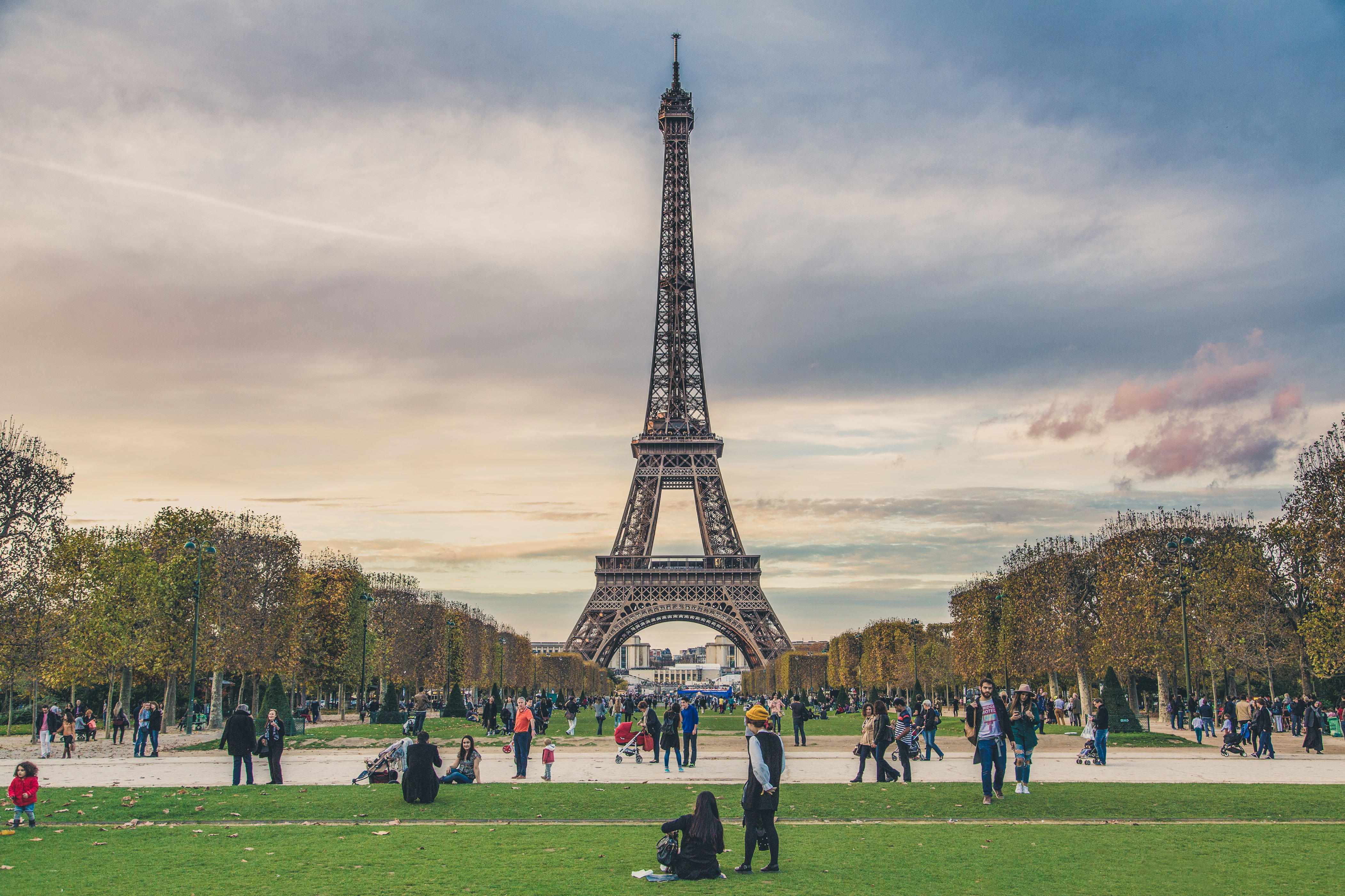 Should you book your summer flights now or wait? Experts say soaring ...