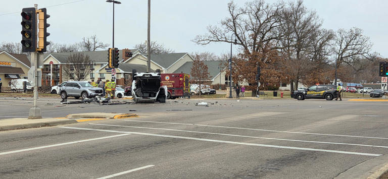 Multiple people hurt after serious Monona crash