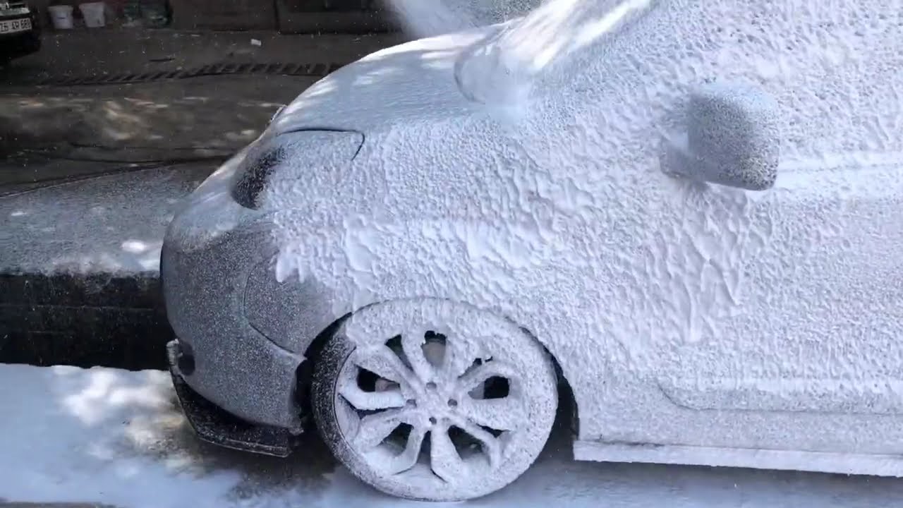 Washing a diamond encrusted car 💎! Amazing 😱