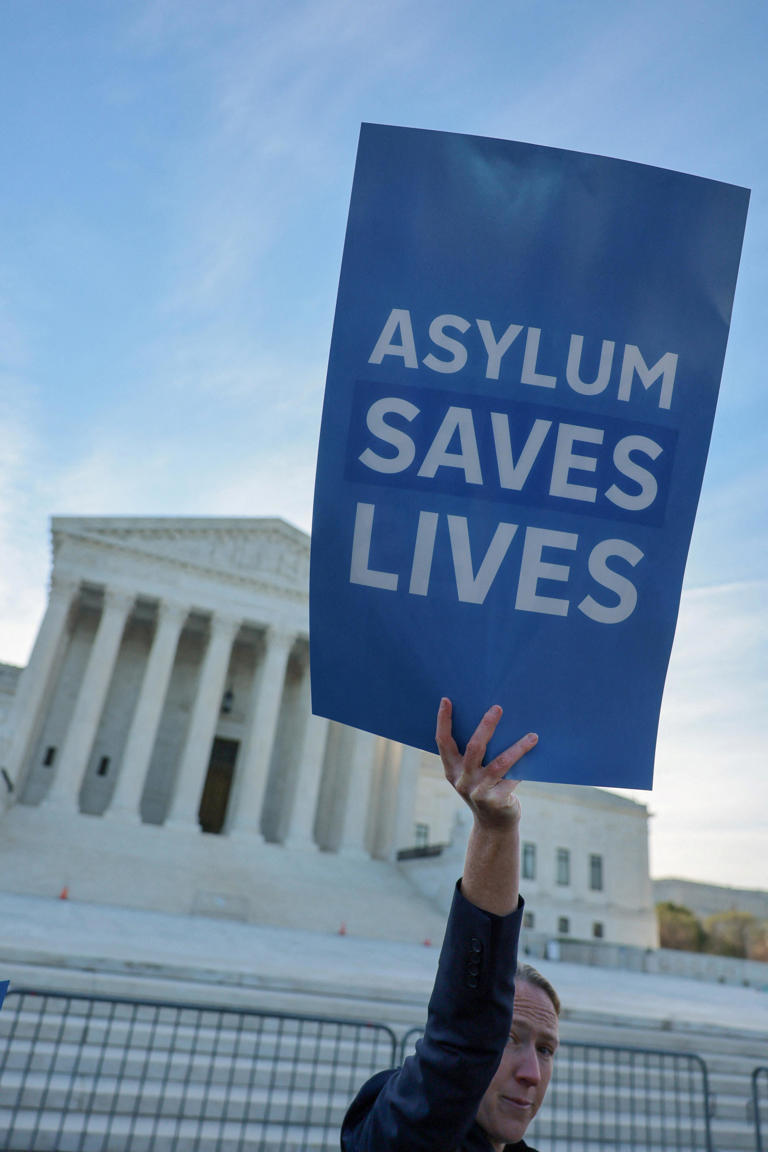 Supreme Court rules asylum seekers can be turned back at US border