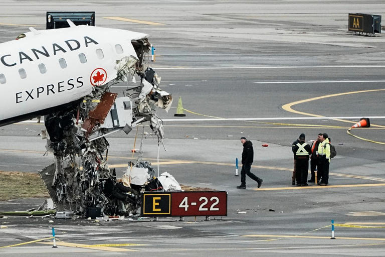 FAA probes whether LaGuardia air-traffic controller was distracted by ...