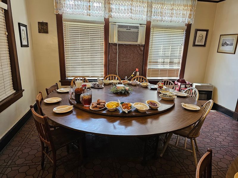 This Mississippi landmark is hosting a hearty family-style feast around ...